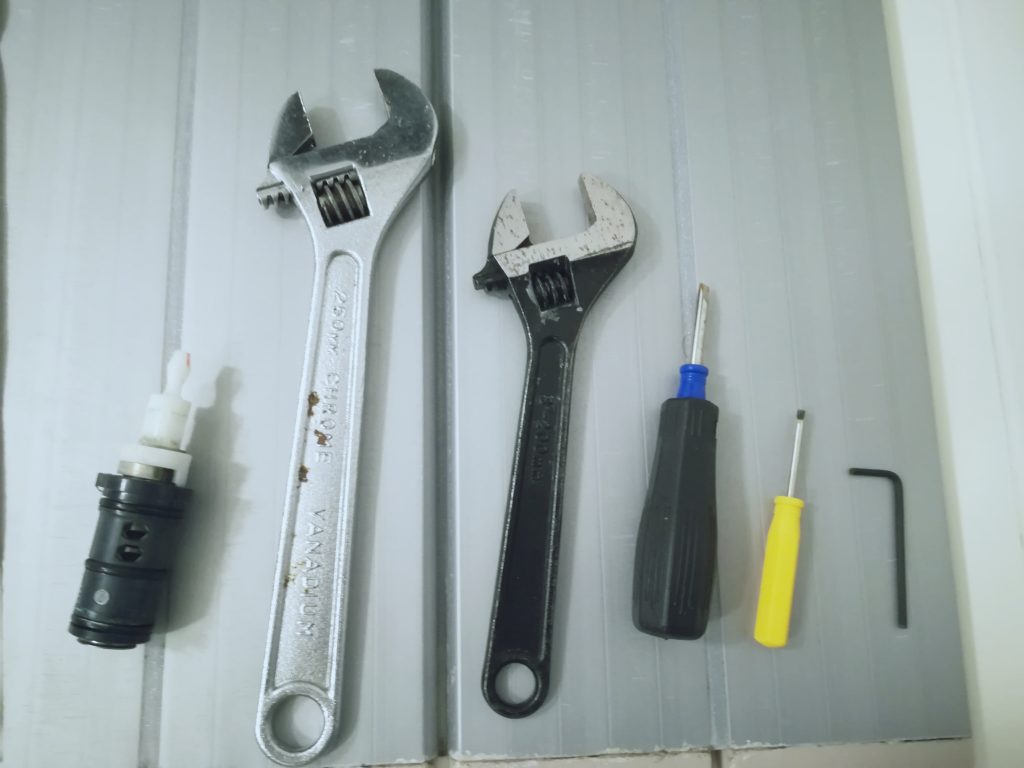 KVKソケットレス水栓｜止水切換弁ユニット（Z695A）を交換しました - 白い平屋の家を建てました